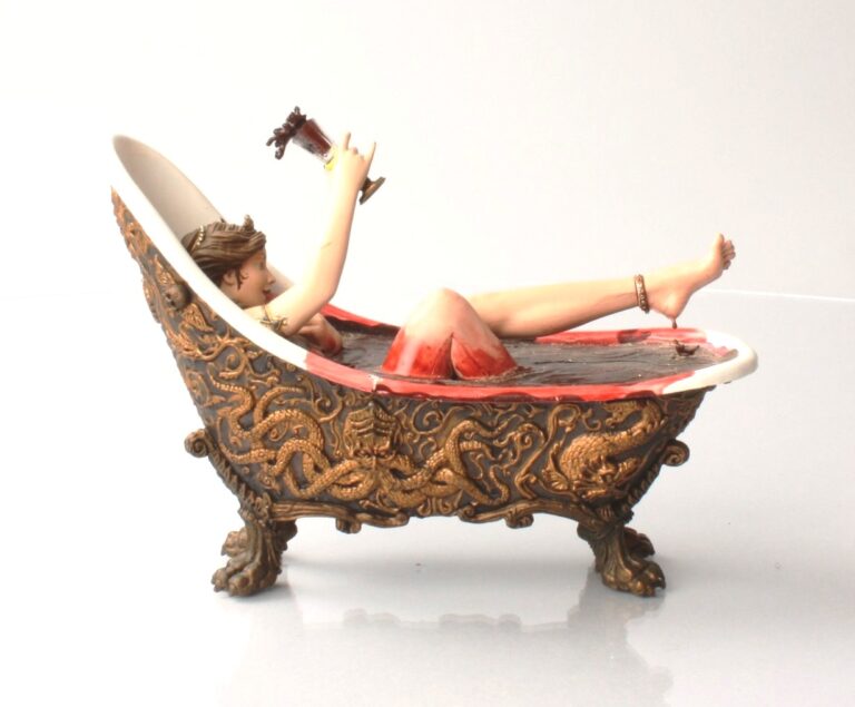 2004 Monsters-Elizabeth Bathory (Blood Bath) 6-Faces of Madness